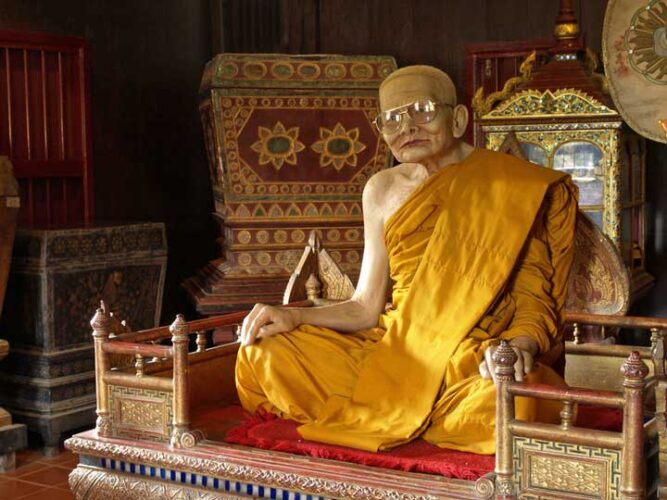 Op bezoek bij Luang Pu Waen - Thailand blog.nl
